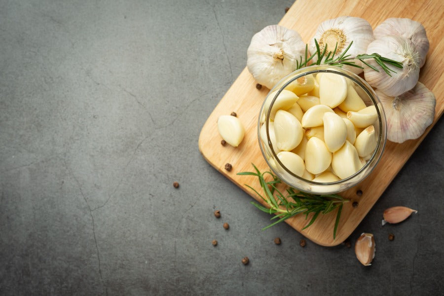 All you need to know about garlic's benefits for skin – Saturn by GHC